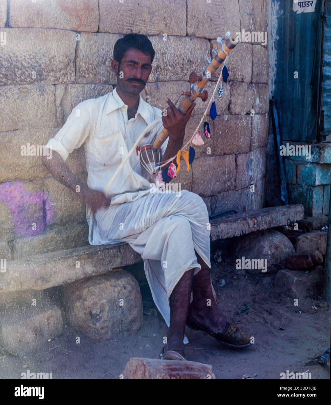 Sarangi player hi-res stock photography and images - Alamy