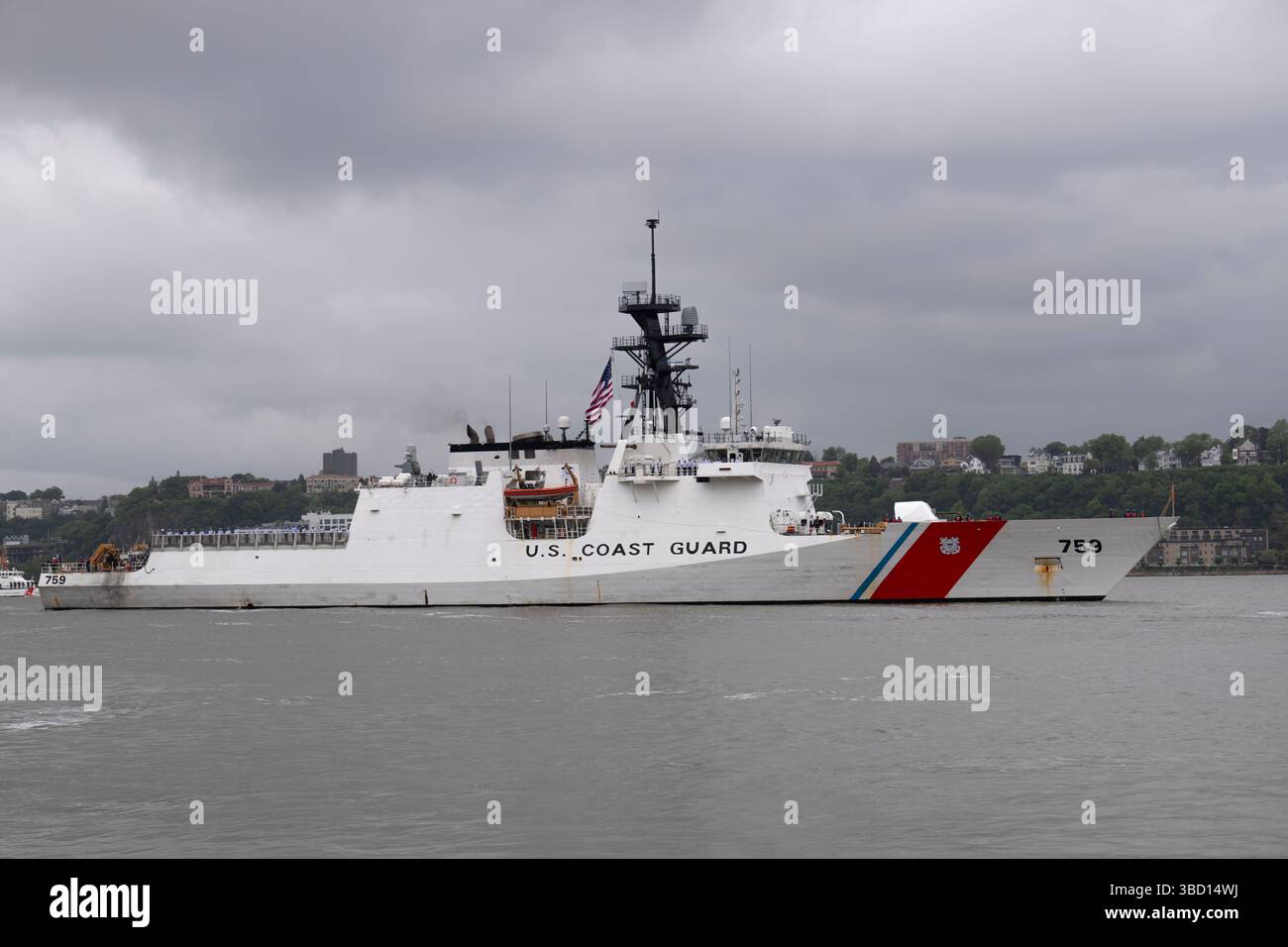 The U.S. Coast Guard Cutter Calhoun (WMSL 759) sails along the Hudson ...