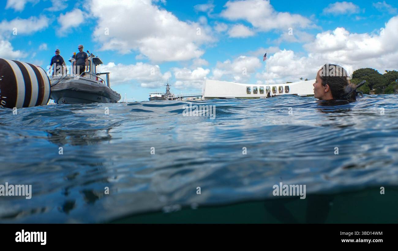 JOINT BASE PEARL HARBOR-HICKAM, Hawaii — U.S. Navy Divers, assigned to ...