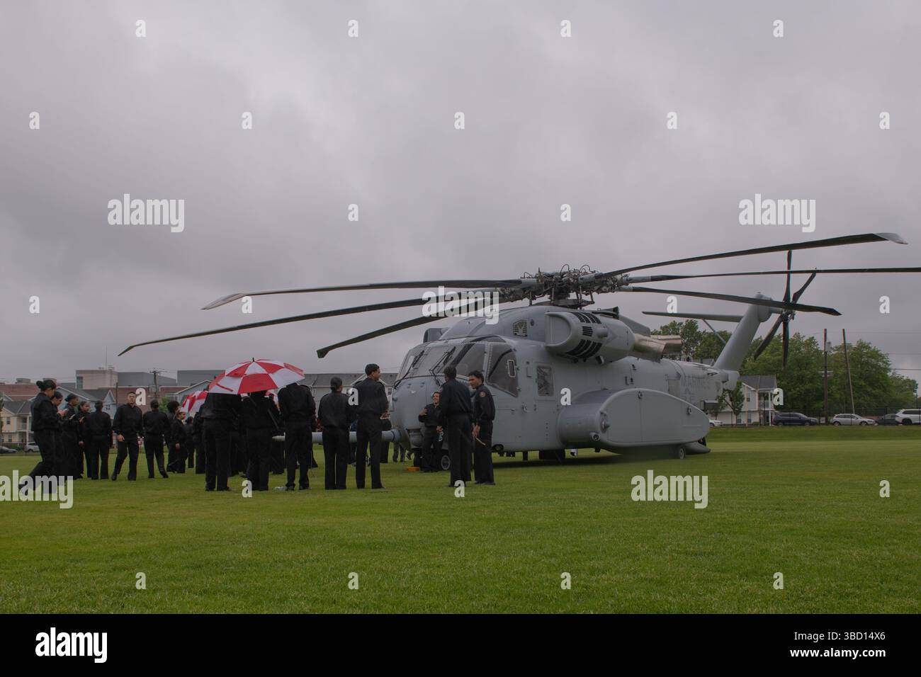 Perth Amboy High School students tour a CH-53K King Stallion from ...