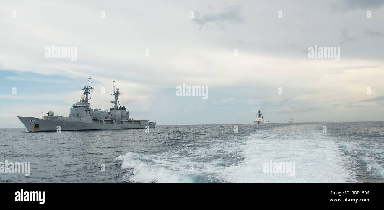The Legend-class USCGC Stratton (WMSL 752) sails with the Philippine ...