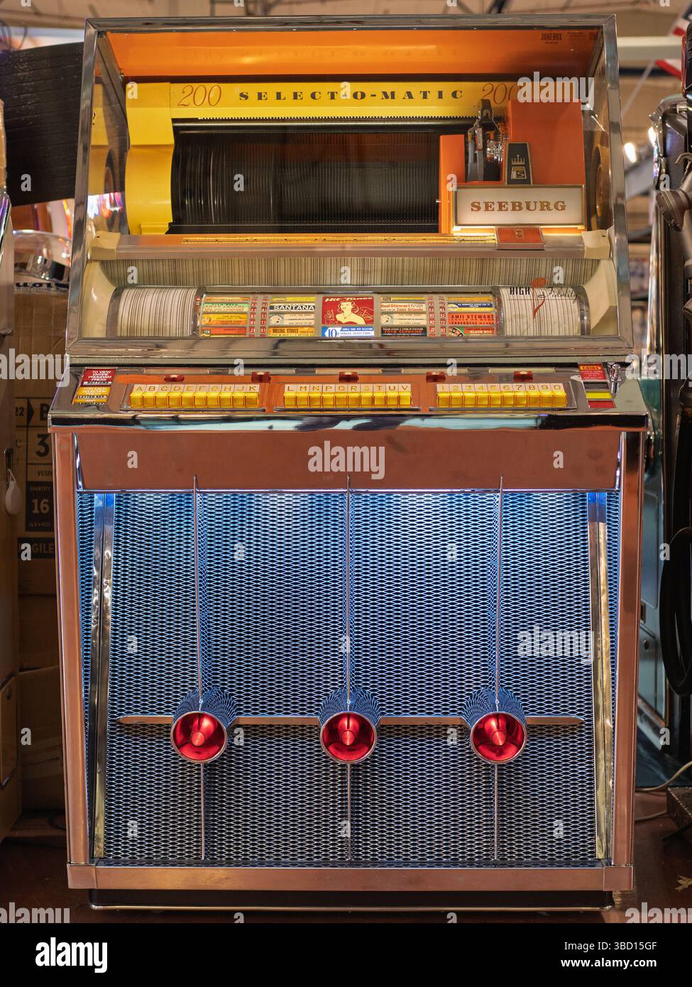 Retro Jukebox: Music and Dance in the 1940s and 1950s Stock Photo - Alamy