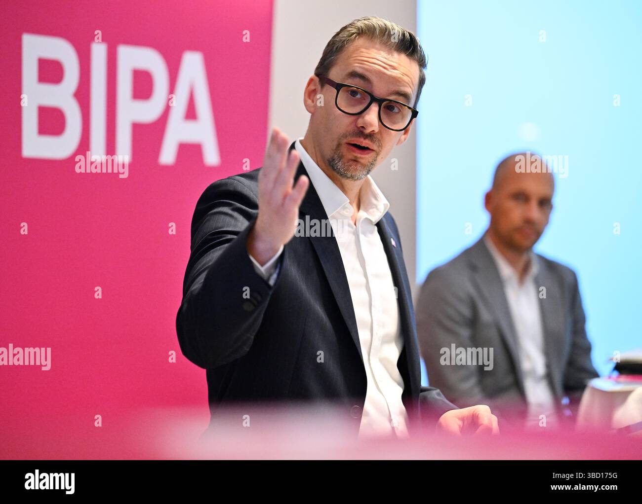 (from left to right) BIPA managing directors Markus Geyer and Andreas ...