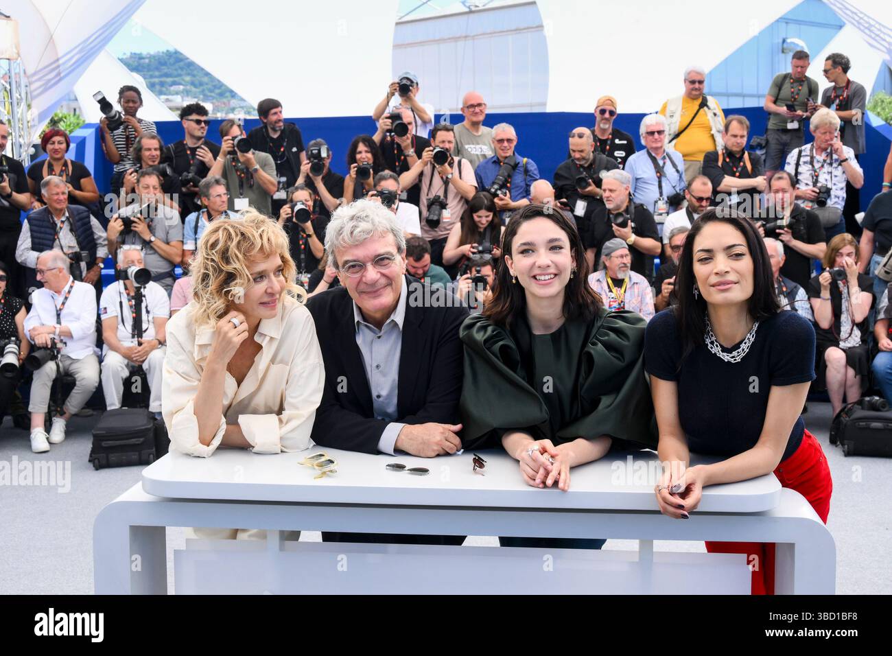 Valeria Golino , Mario Martone , Matilda De Angelis , Elodie Di Patrizi ...