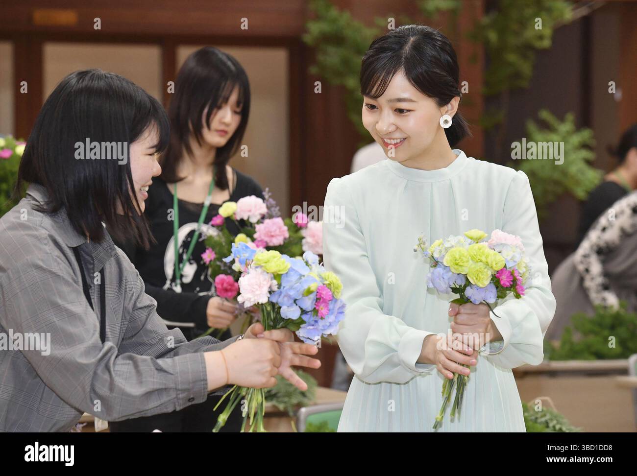 Japanese Princess Kako (R) visits Gifu International Academy of ...