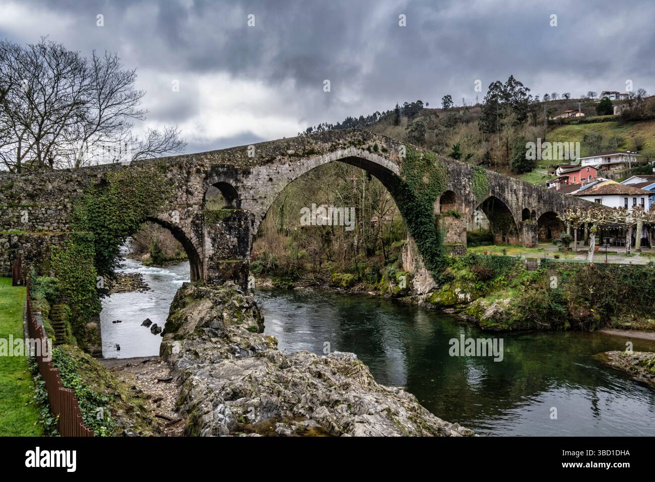 The medieval "Roman" bridge on the Sella River, Cangas de Onis ...