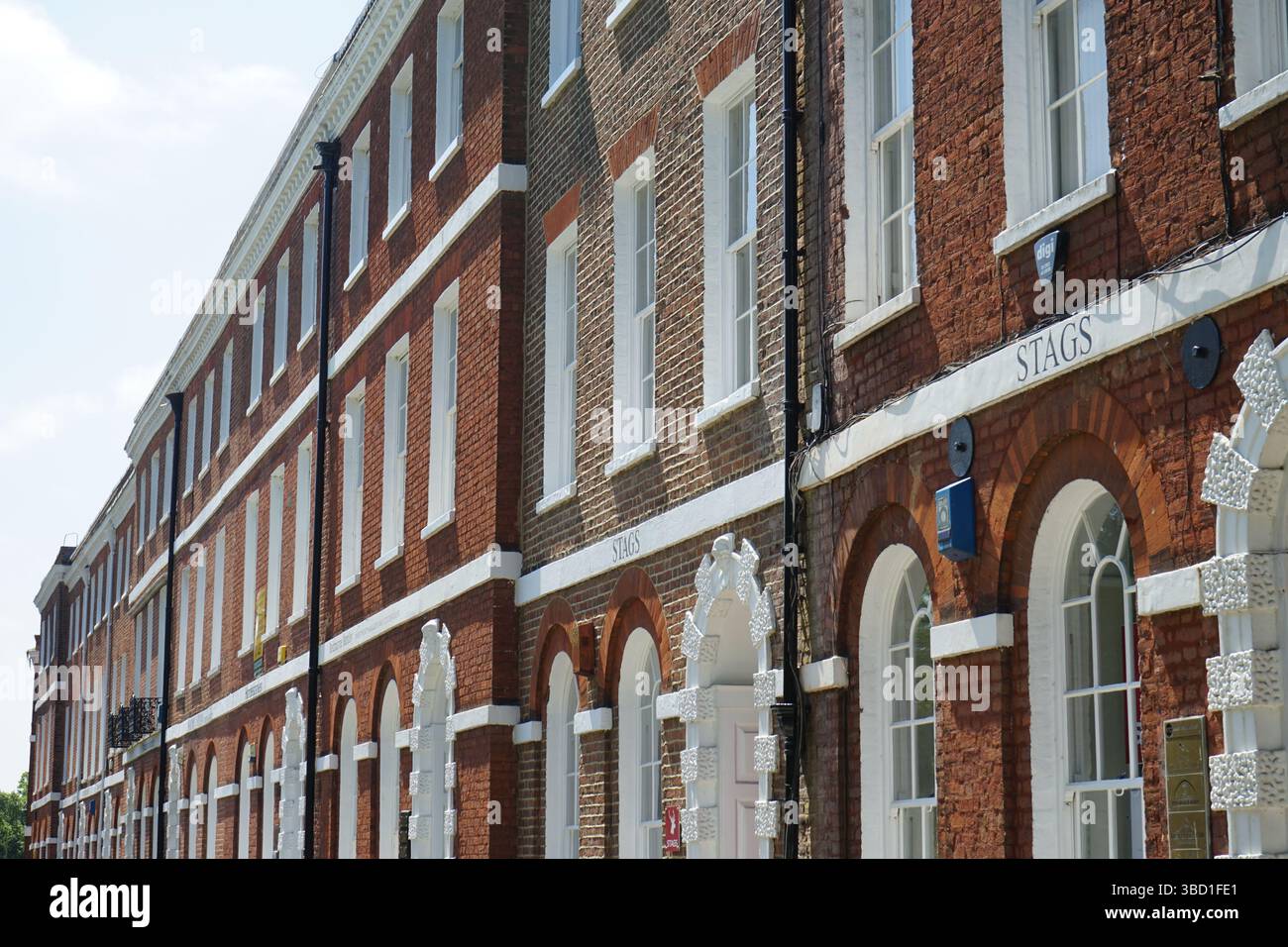 Old brick row hi-res stock photography and images - Alamy