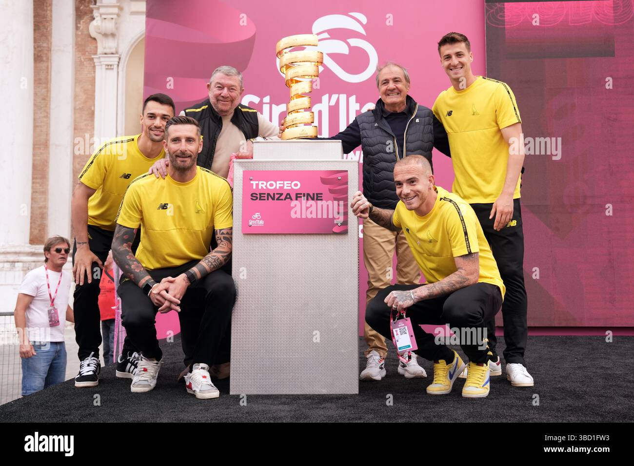 Modena soccer players and Modena president Carlo Rivetti with Carlo ...