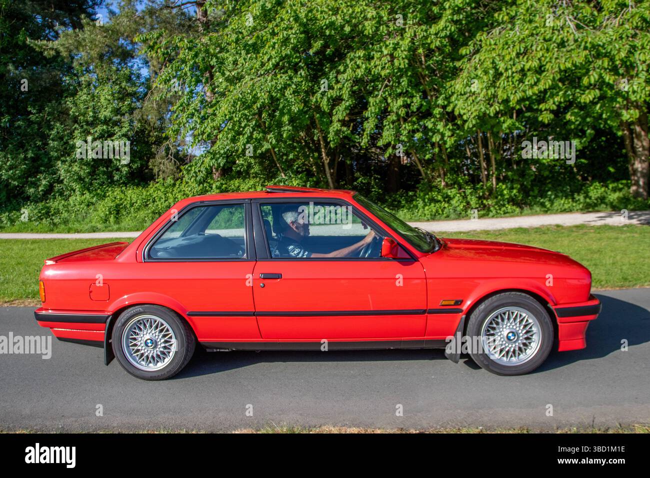 1990 90s nineties Red BMW 318 Is 318I saloon Car Petrol 1796 cc ...