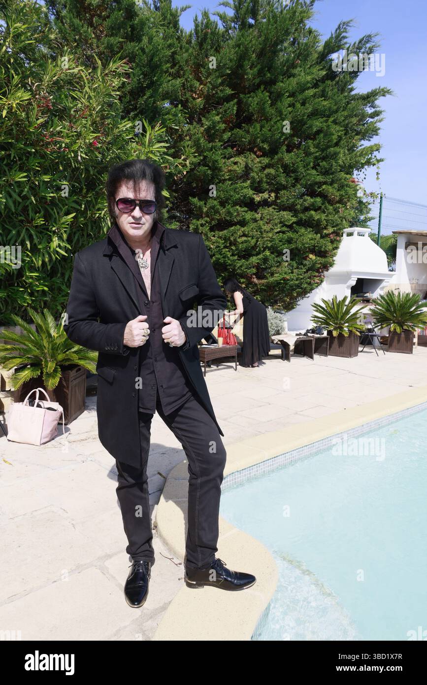 Vallauris, France. 21st May, 2025. Singer Eryl Prayer looks like Elvis ...