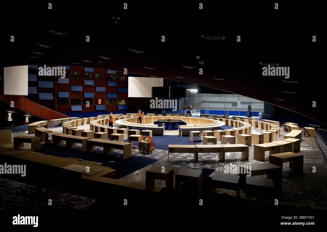 THE HAGUE - Work in the meeting room for the NATO summit. The World ...