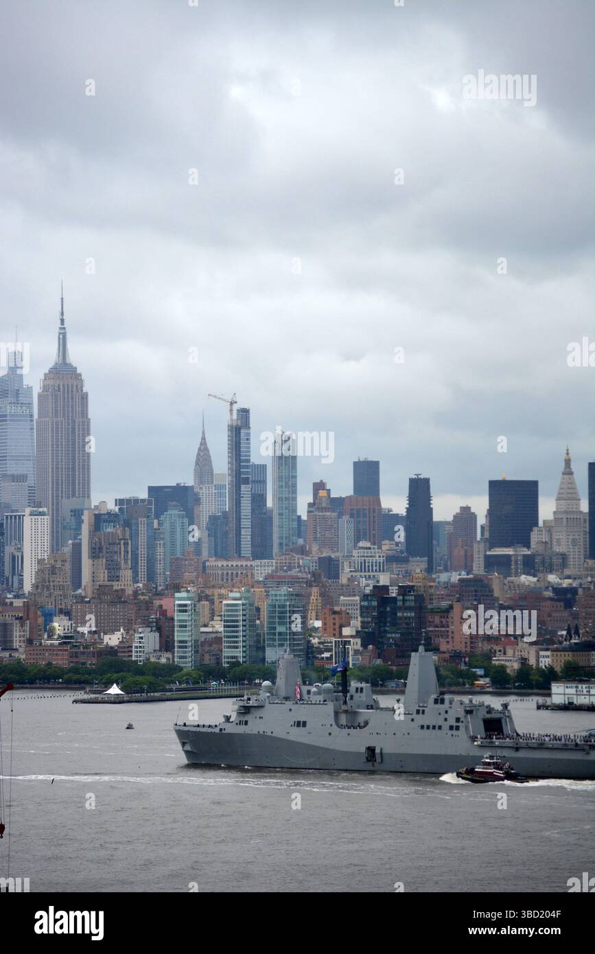 The USS New York cruising up the Hudson River as part of the Parade of ...
