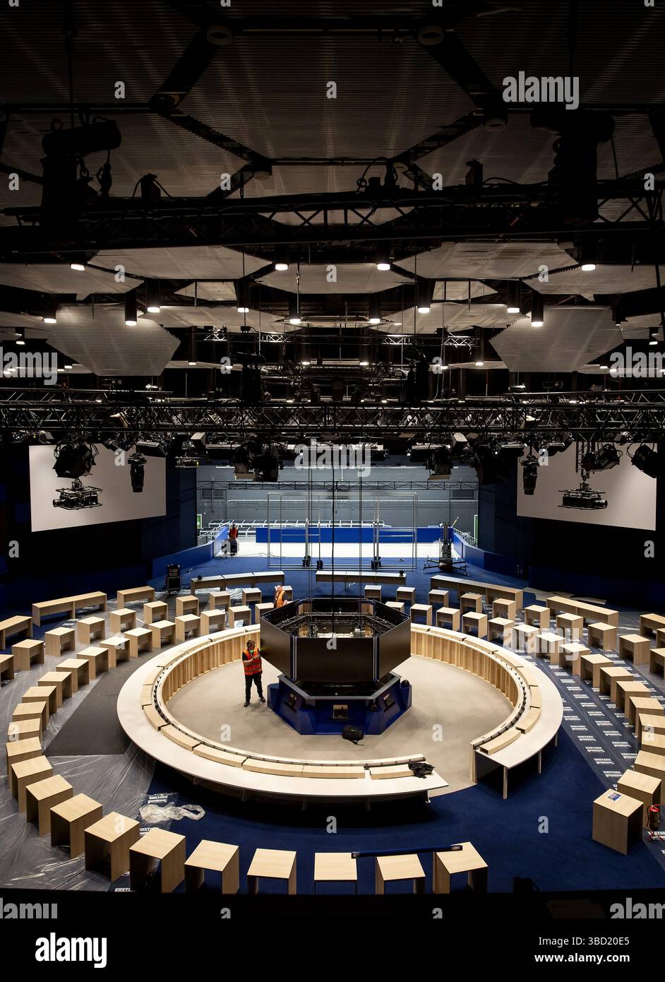 THE HAGUE - Work in the meeting room for the NATO summit. The World ...