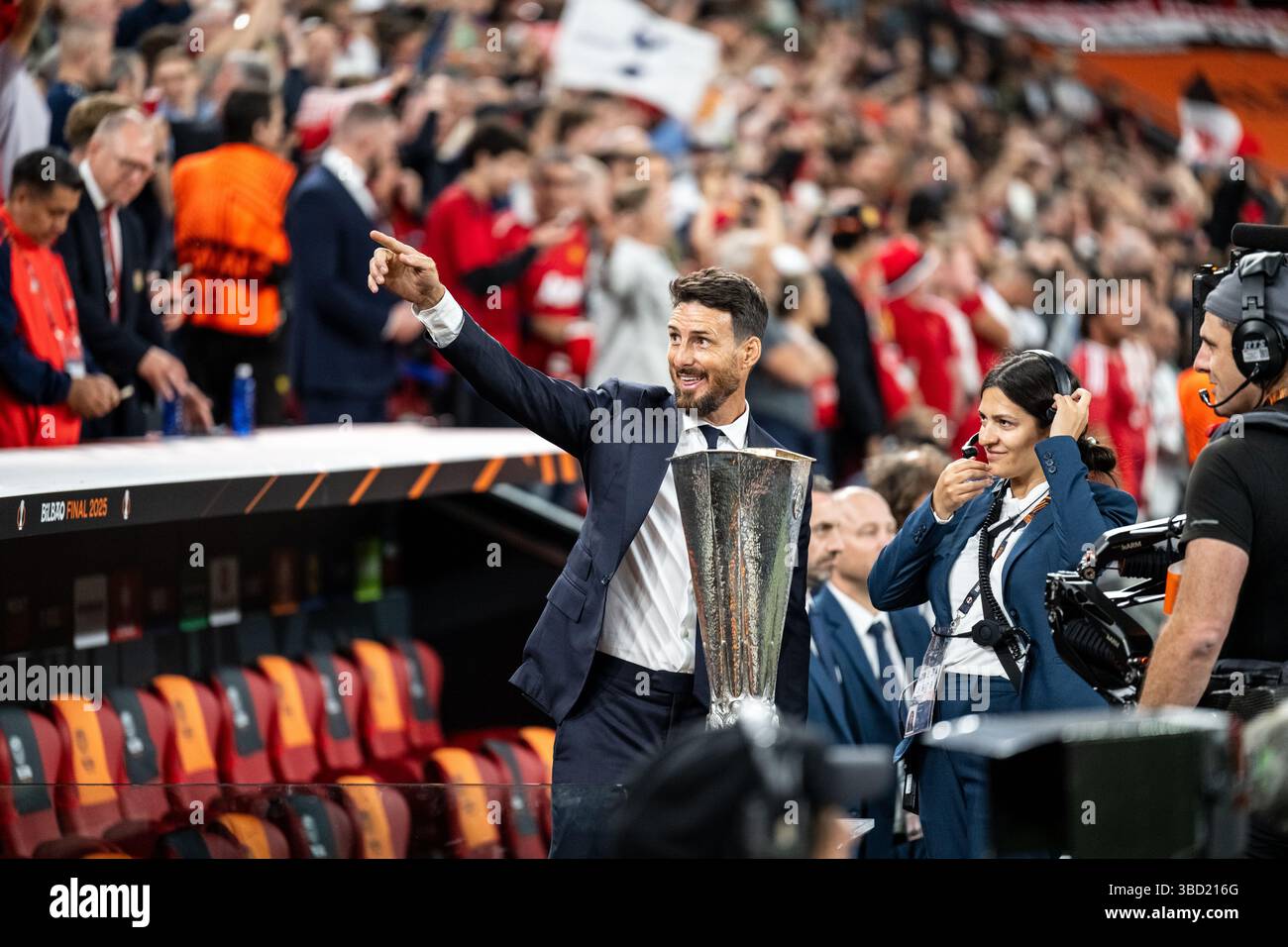 Bilbao, Spain. 21st, May 2025. Aritz Aduriz, ex-Bilbao, carries the ...