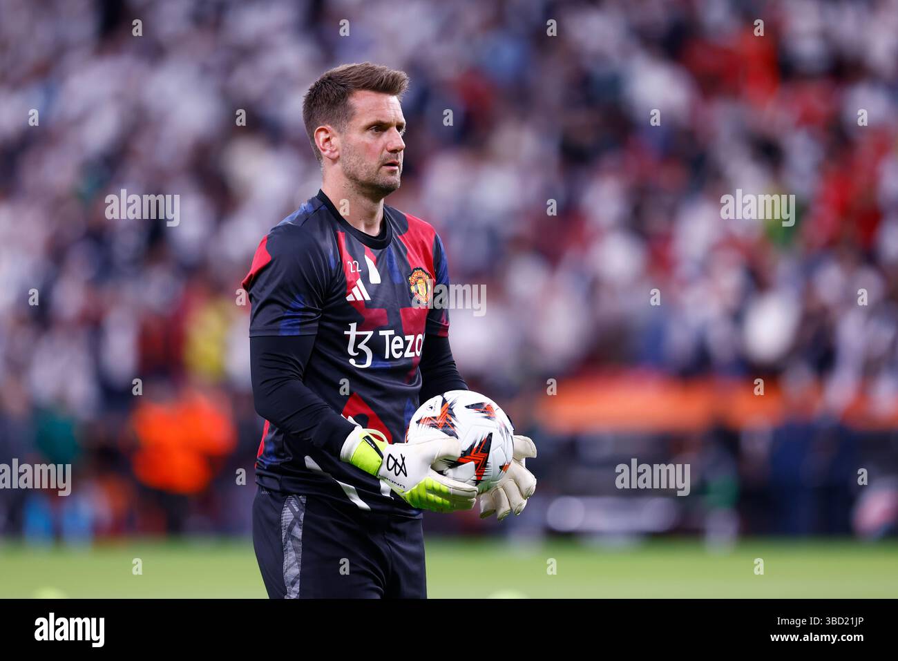 Tom Heaton of Manchester United warms up during the Final UEFA Europa ...
