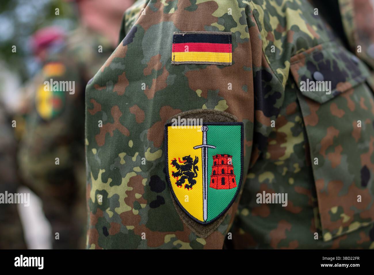 22 May 2025, Lithuania, Vilnius: Bundeswehr soldiers stand with the ...