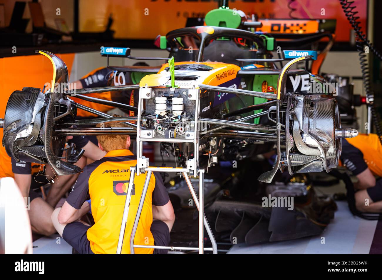 McLaren F1 Team MCL39, mechanical detail of front suspensions and ...