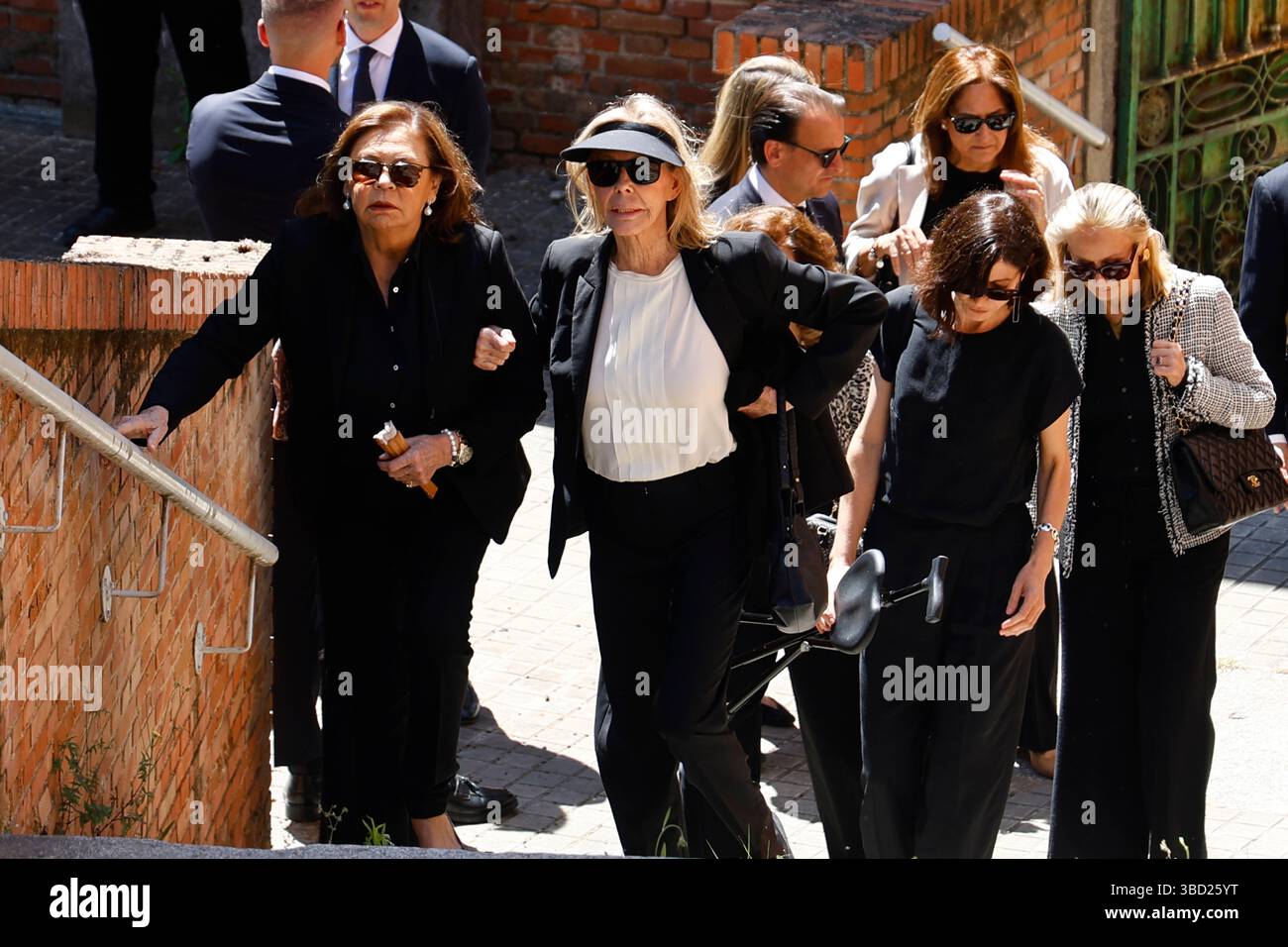 Marisa Yordi and Ana Gamazo at the exit of the cemetery, May 22, 2025 ...