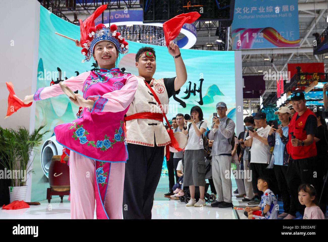 Shenzhen, China's Guangdong Province. 22nd May, 2025. Visitors watch ...