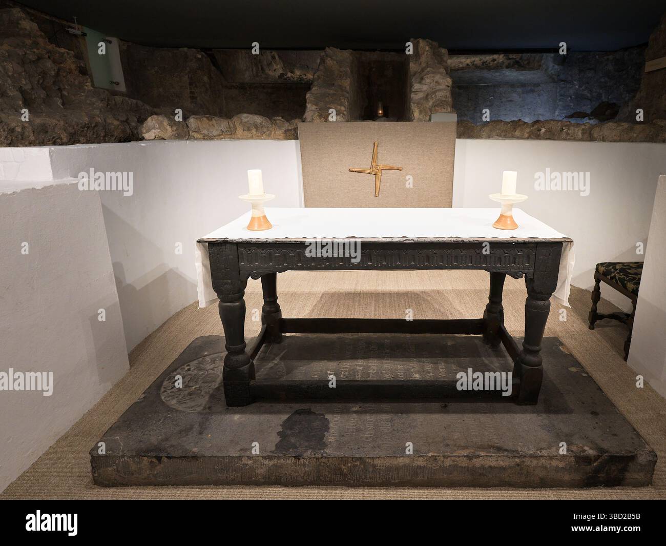 Plain altar in the crypt of St Bride's Church, a christian church on ...