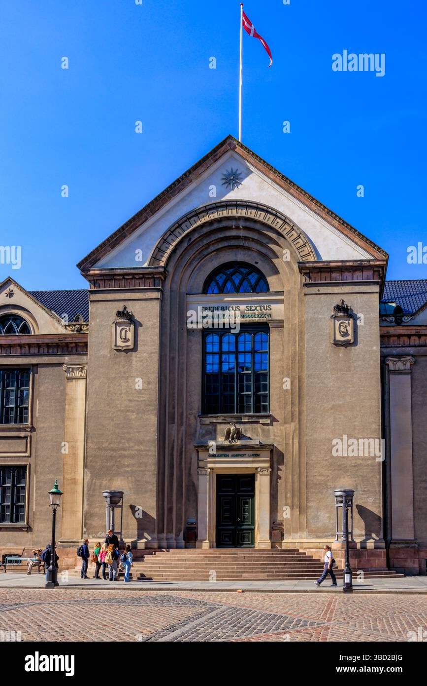The main entrance to Copenhagen University Main Building at Frue Plads ...