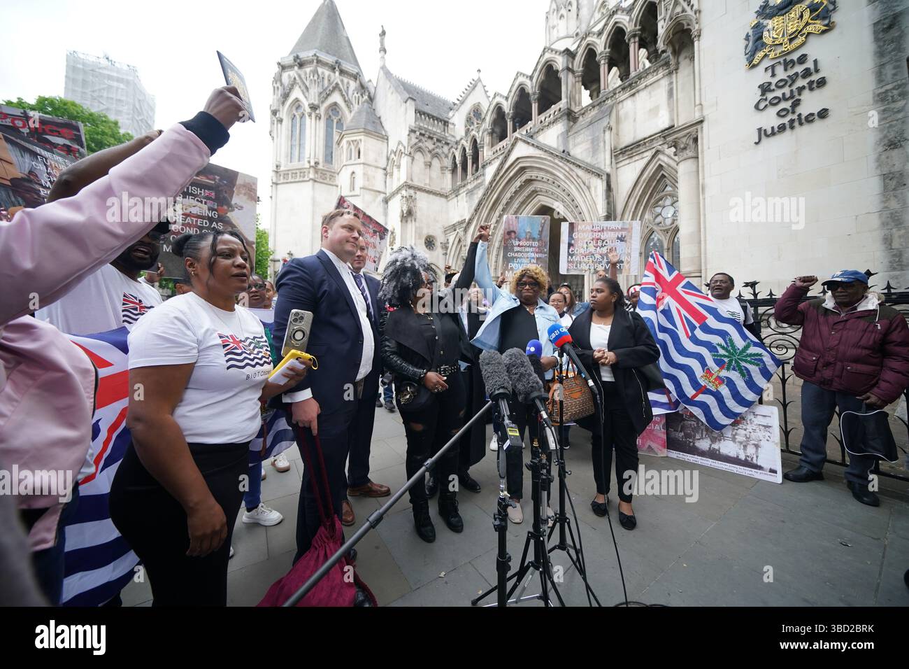 Bertice Pompe (centre left) and Bernadette Dugasse (centre right), two British women born on the ...