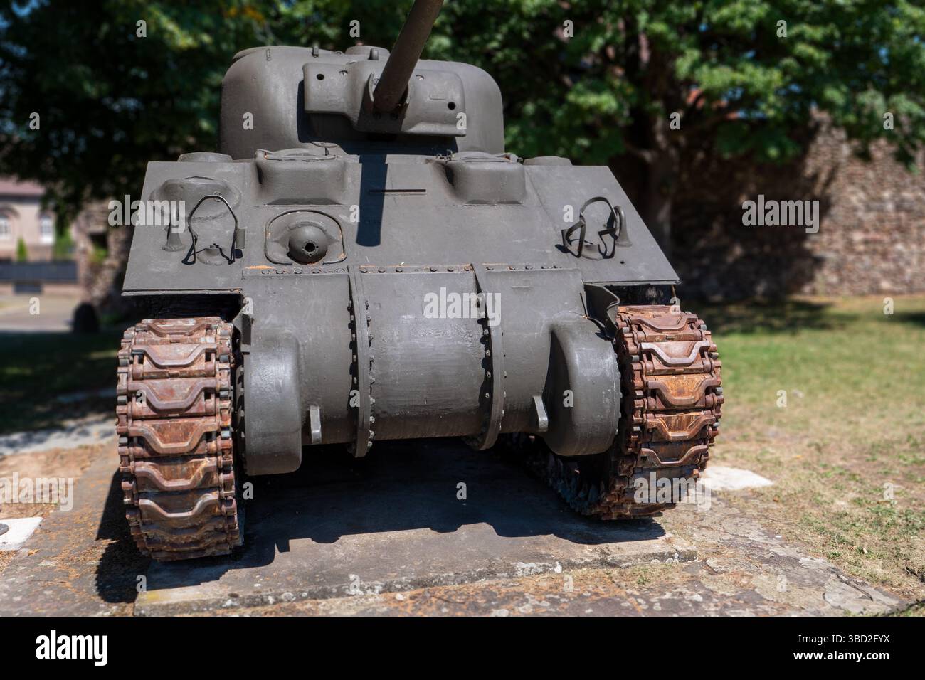 a world war two sherman tank Stock Photo - Alamy