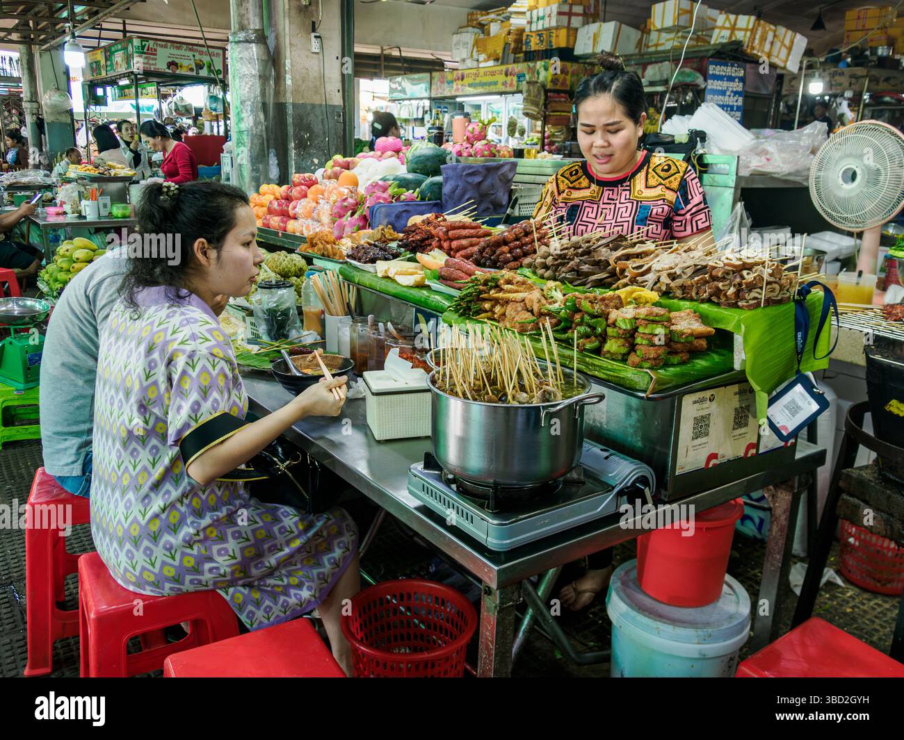 Street food meal at the Phnom Penh Central Market, Phnom Penh, Cambodia ...