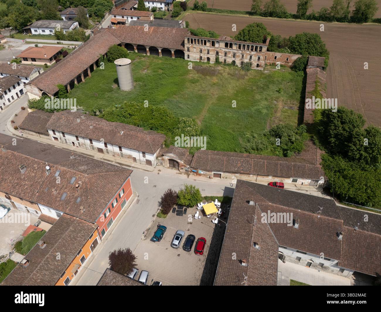 Casalsigone compact core: rows of white-washed homes and red-tile ...