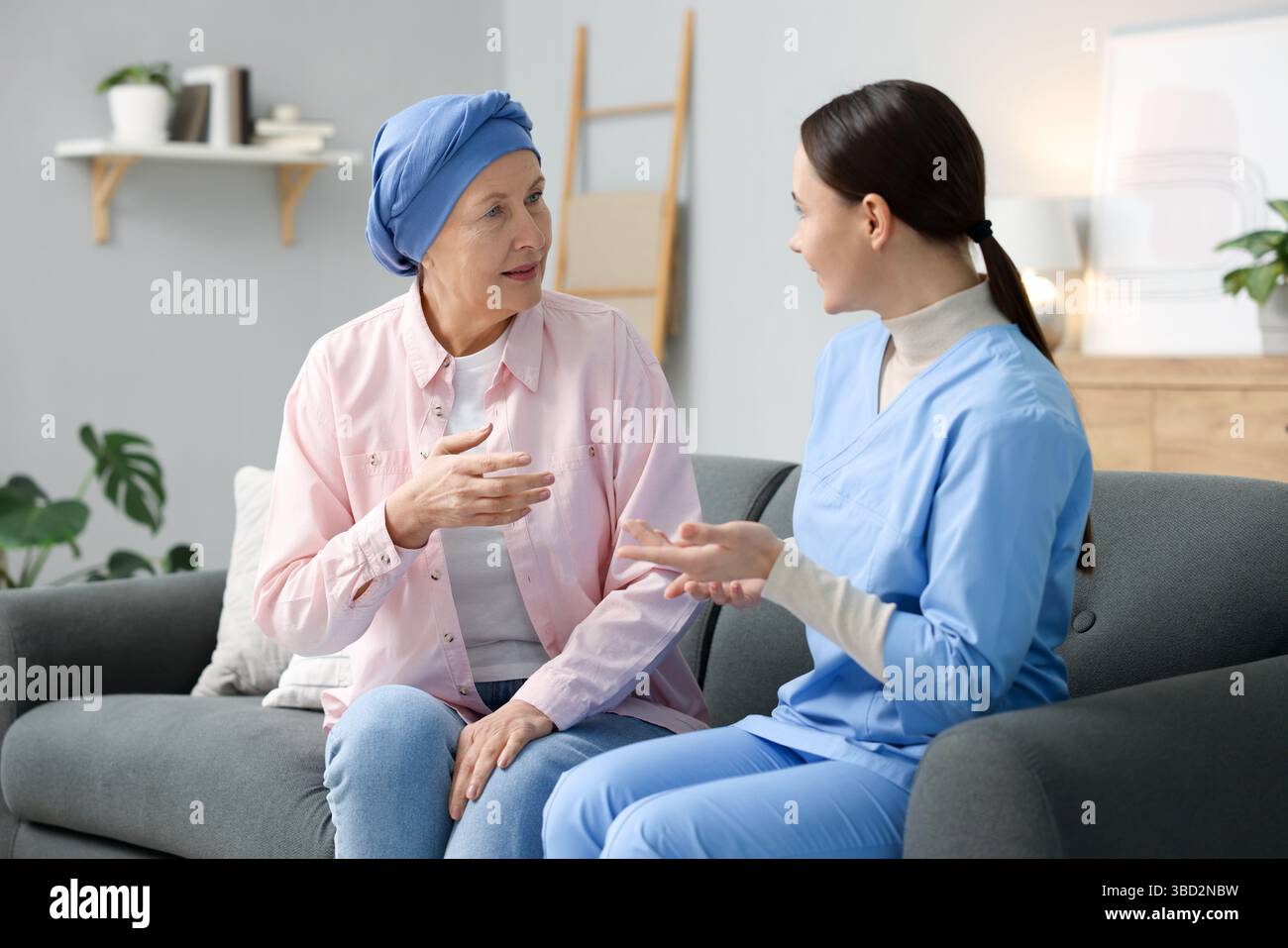 Home nurse and cancer patient hi-res stock photography and images - Alamy