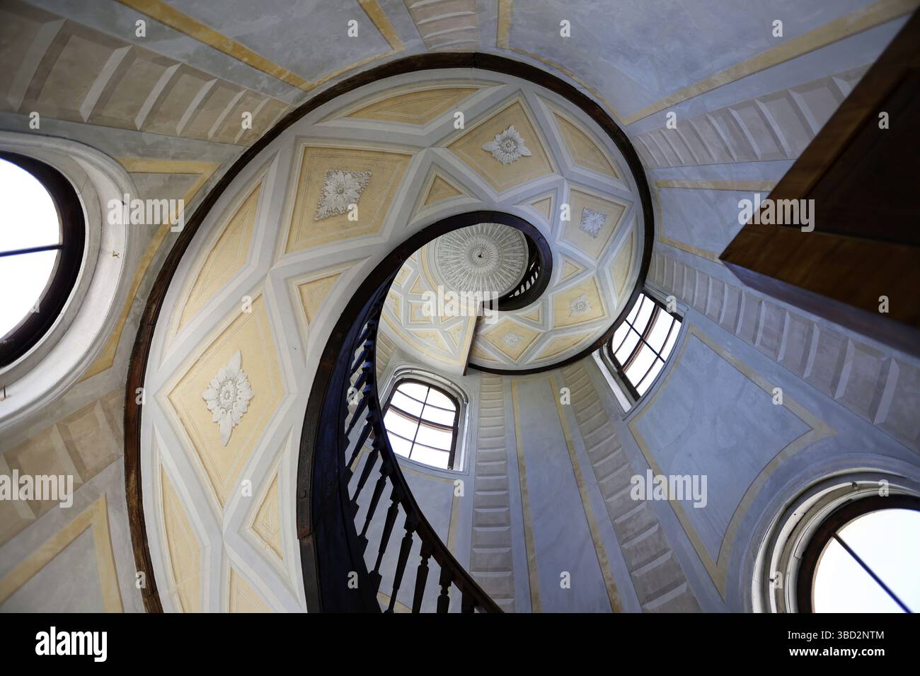5/21/2025 Berlin-Zehlendorf: Completely renovated. The castle on ...