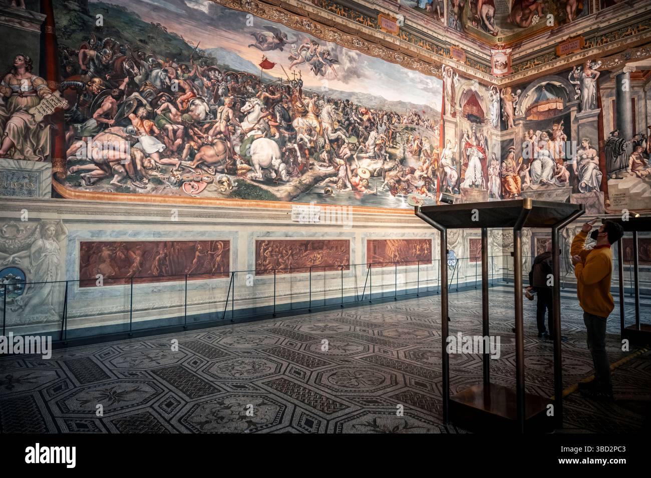 Inside the galleries of the Vatican Museum Stock Photo - Alamy