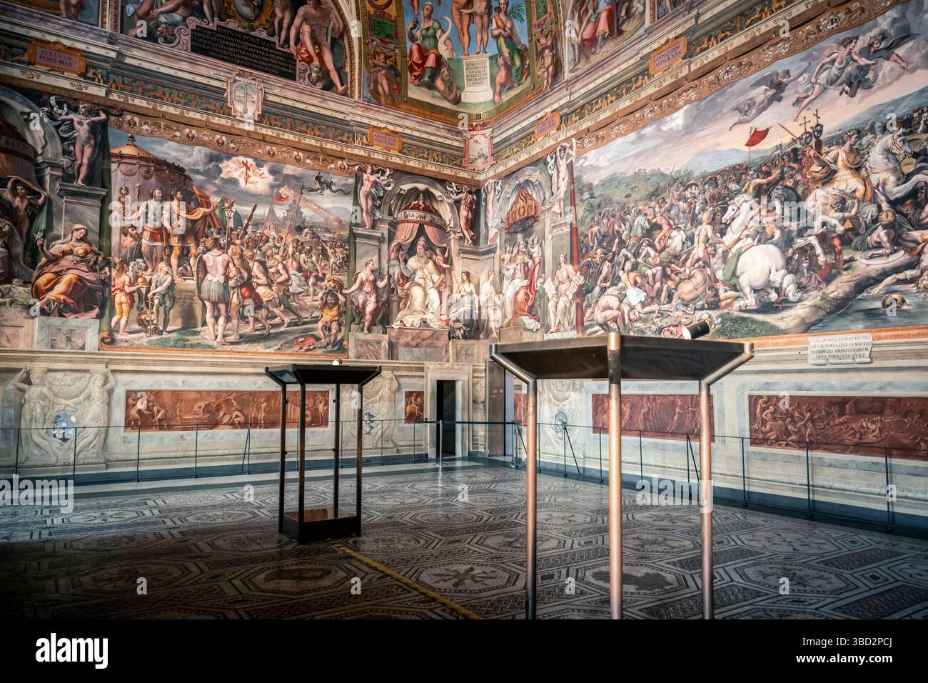 Inside the galleries of the Vatican Museum Stock Photo - Alamy