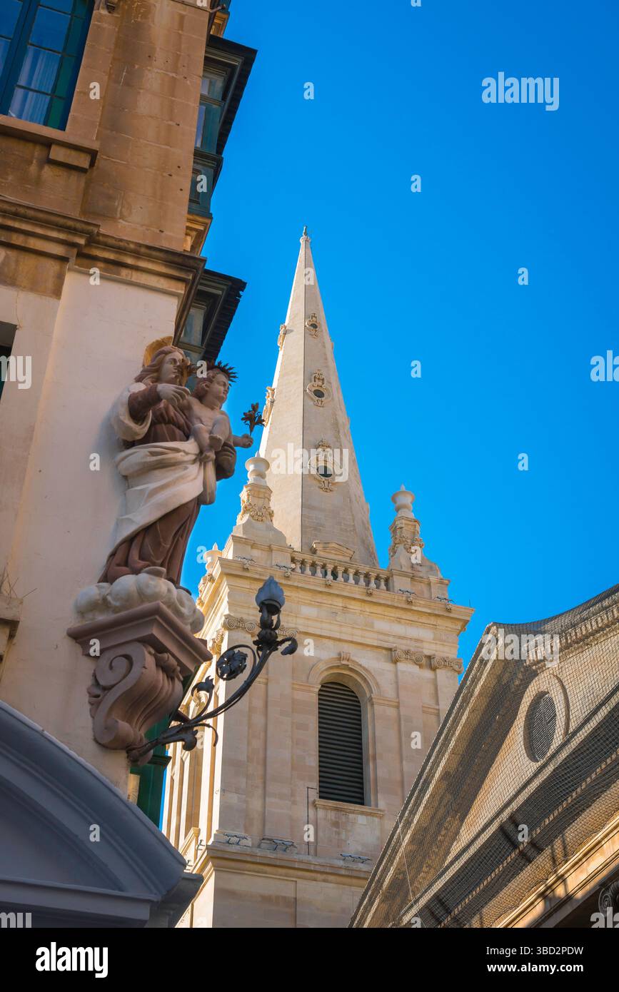 Madonna statue, view of a baroque-era madonna and child sited above a ...