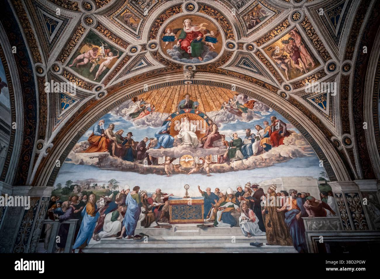 Inside the galleries of the Vatican Museum Stock Photo - Alamy