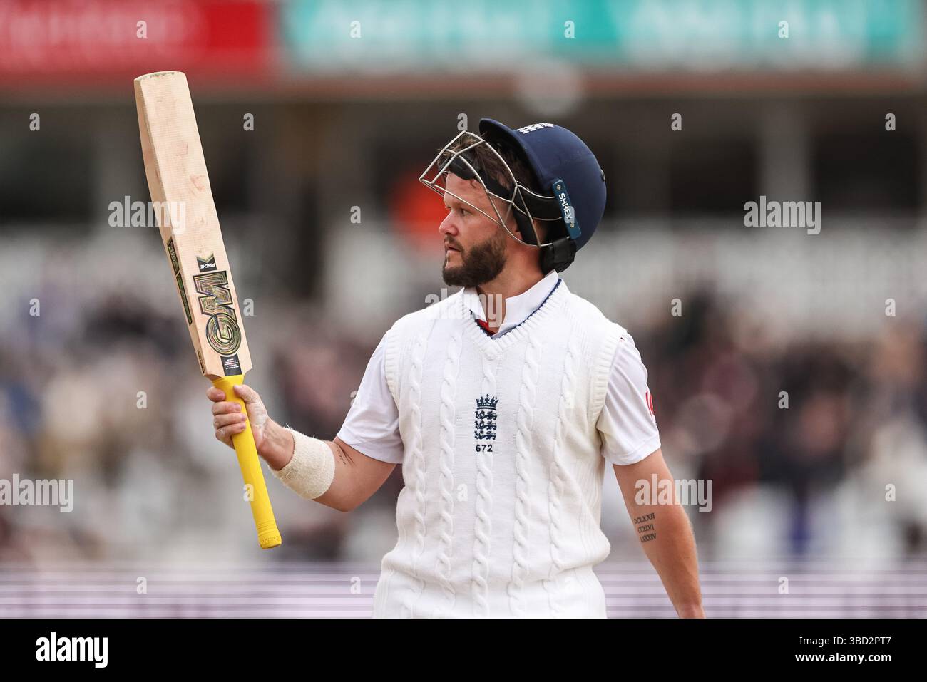 Nottingham, UK. 22nd May, 2025. Ben Duckett of England acknowledges the ...