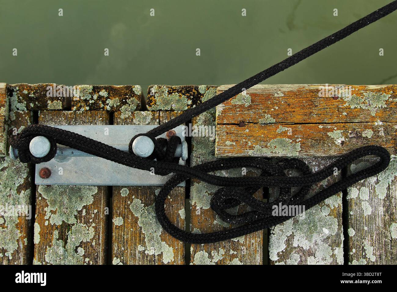 rope board nautical marine string node hemp fiber cord Stock Photo - Alamy