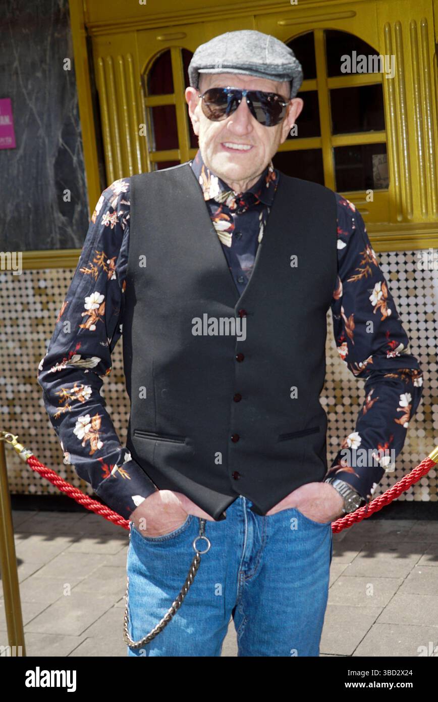 Eddy Kante Frank Uwe Axel Schroeder ist ein deutscher Leibwächter, Schauspieler und Musiker Eddy ...