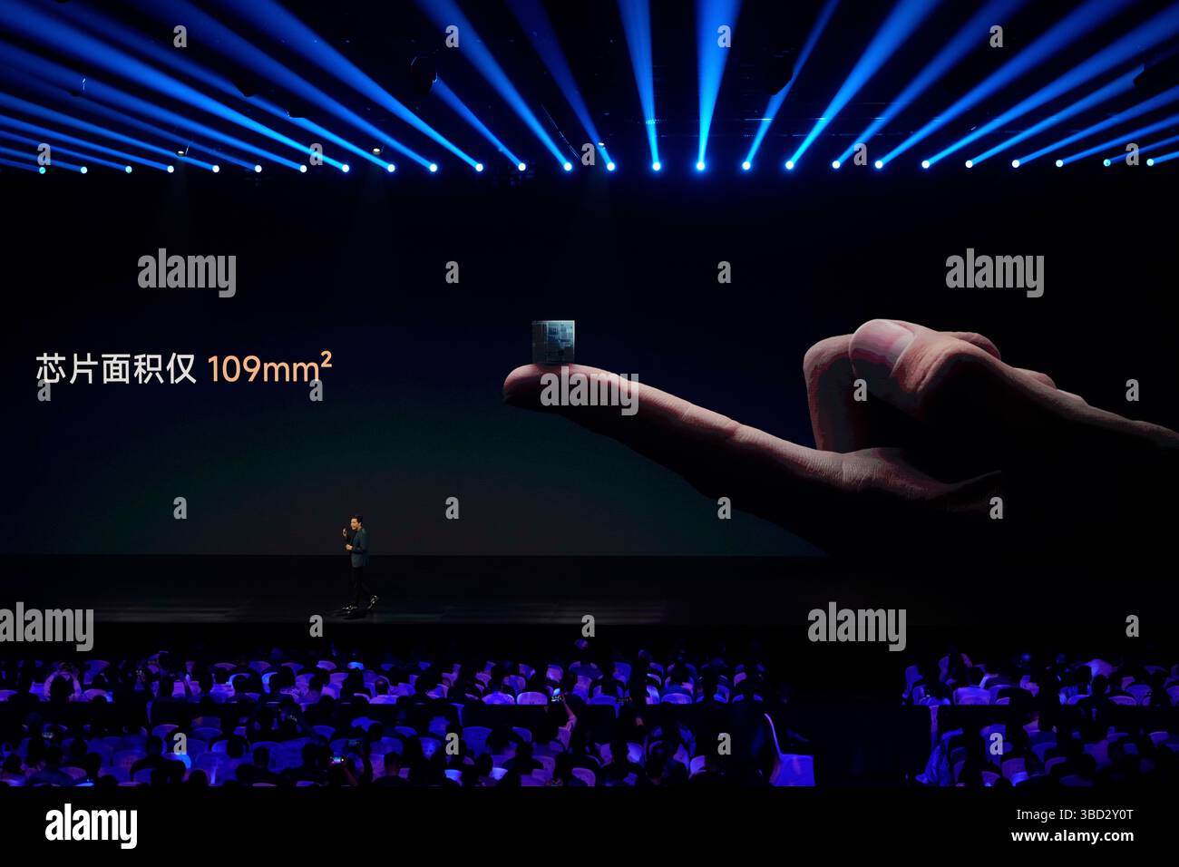 Xiaomi founder Lei Jun talks about the company's first flagship processor. the Xiaomi XRING O1 ...