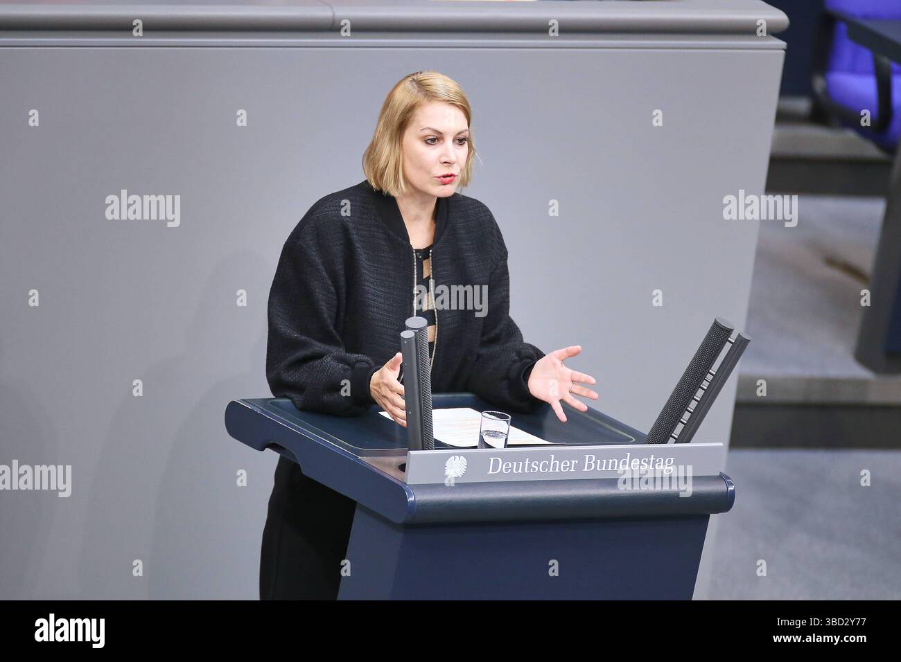 Berlin, Deutschland, 22.05.2025: Deutscher Bundestag: 7 ...