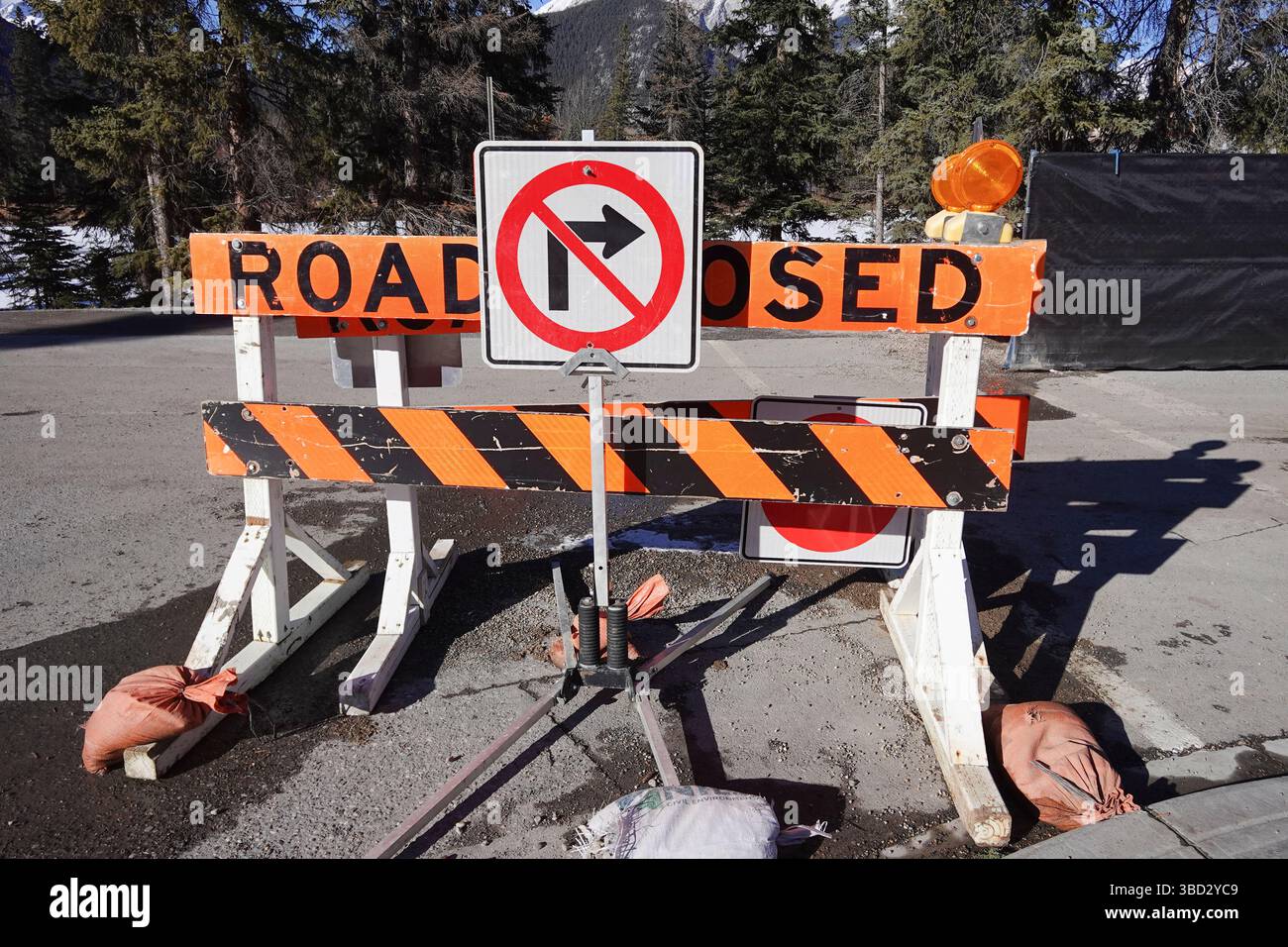 Road closed and no right turn signs Stock Photo - Alamy