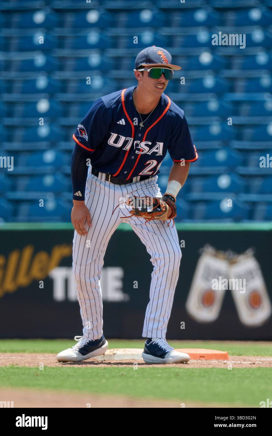 UTSA Roadrunners first baseman Caden Miller (29) during an American ...