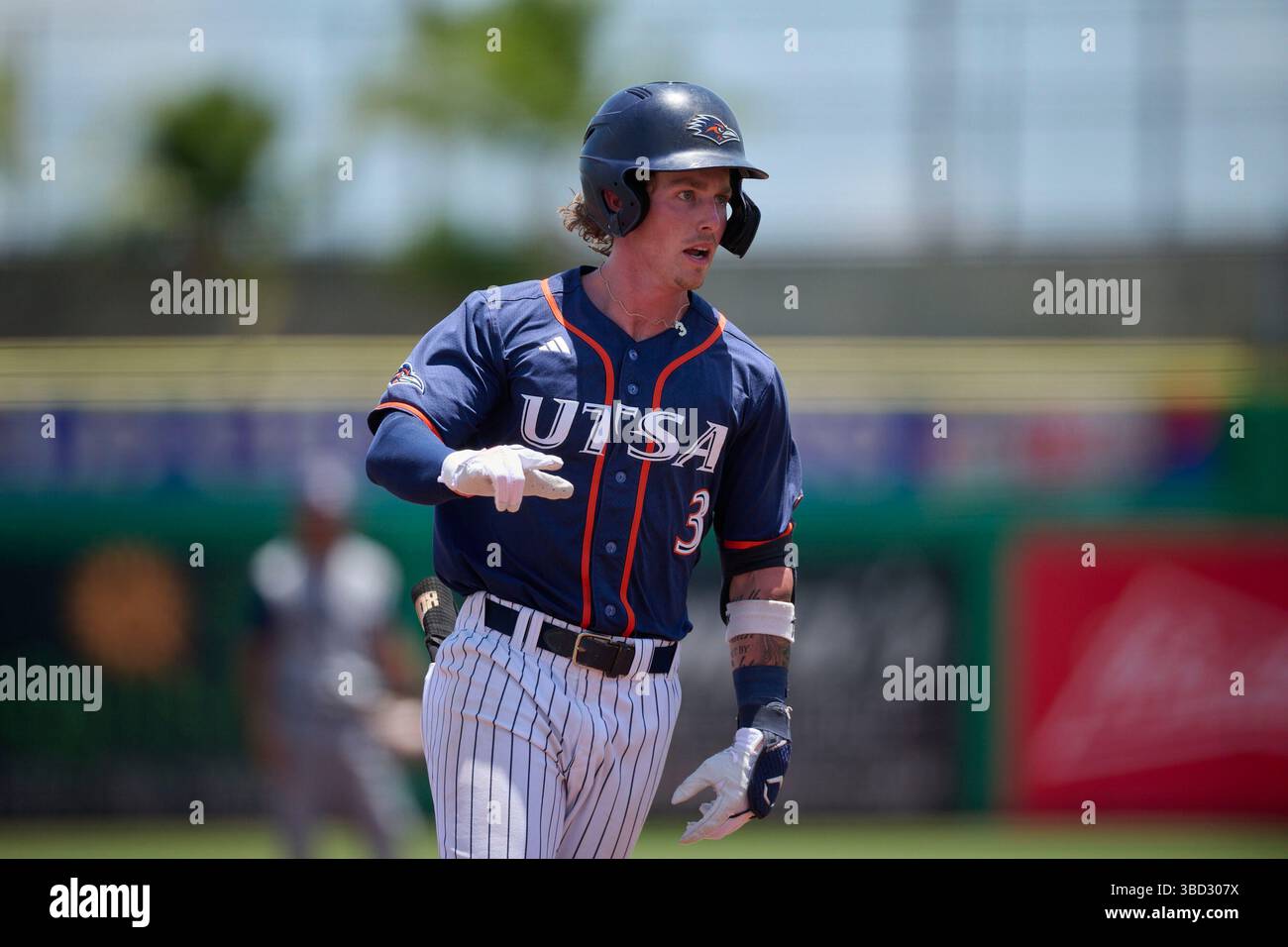 UTSA Roadrunners Mason Lytle (3) rounds the bases after hitting a home ...