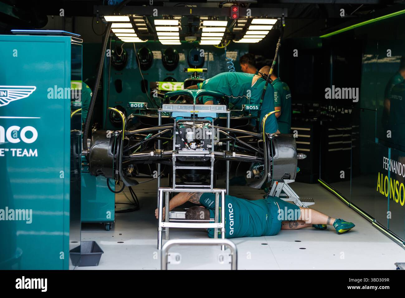 Blick in die Aston Martin Garage, Grosser Preis von Monaco, Motorsport ...