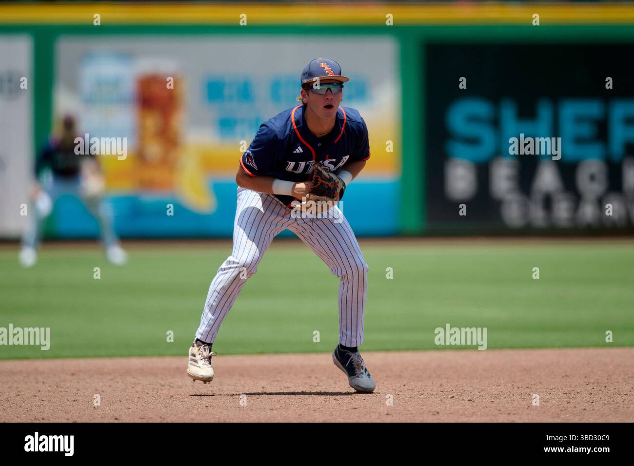 UTSA Roadrunners third baseman Nathan Hodge (11) during an American ...
