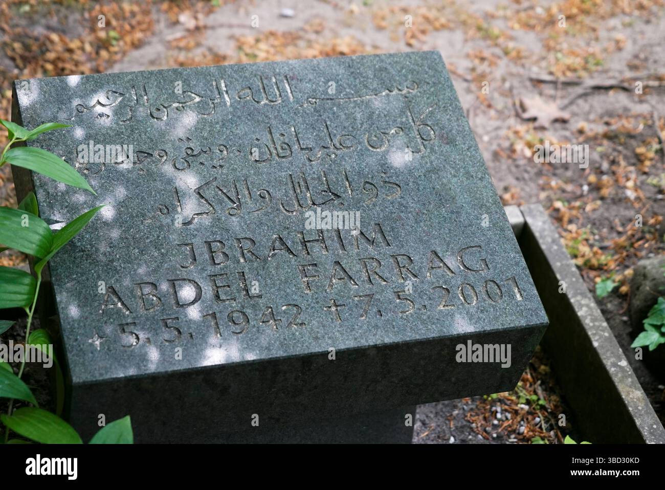 Grabstelle des Vaters von Naddel, Nadja Abd el Farrag auf dem ...