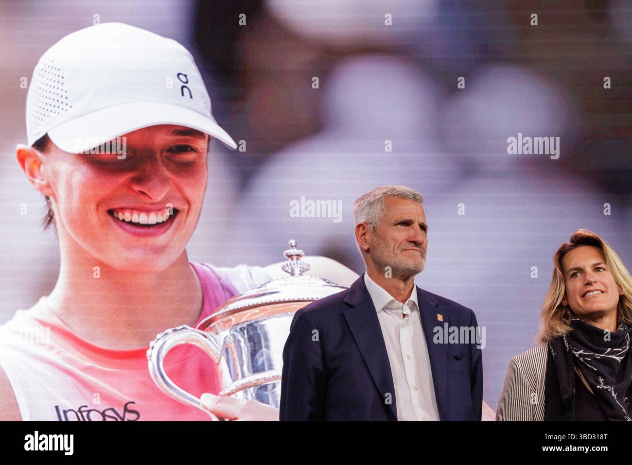 Amelie Mauresmo and Gilles Moretton during the qualifying of the Roland ...