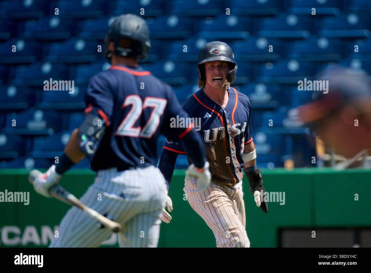 UTSA Roadrunners Mason Lytle (3) celebrates with Andrew Stucky (27 ...