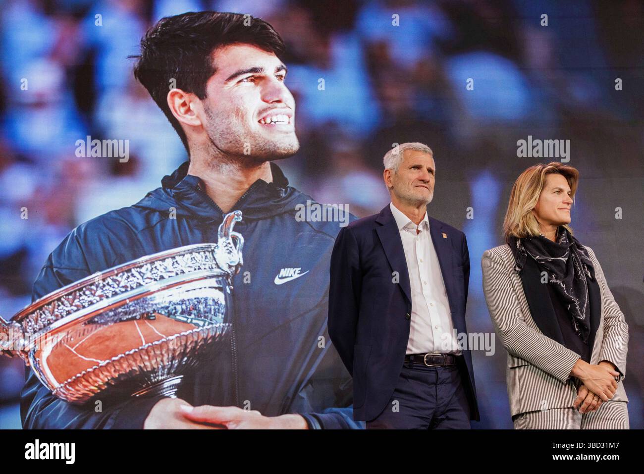 Amelie Mauresmo and Gilles Moretton during the qualifying of the Roland ...