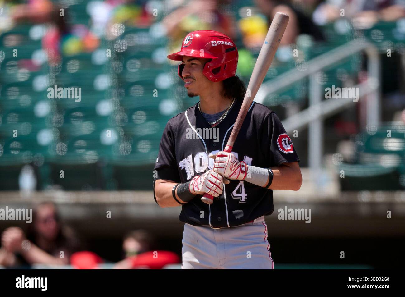 Chattanooga Lookouts Edwin Arroyo (4) bats during an MiLB Southern ...
